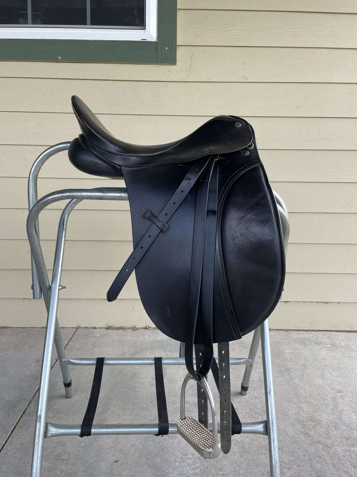 County WB Dressage Saddle