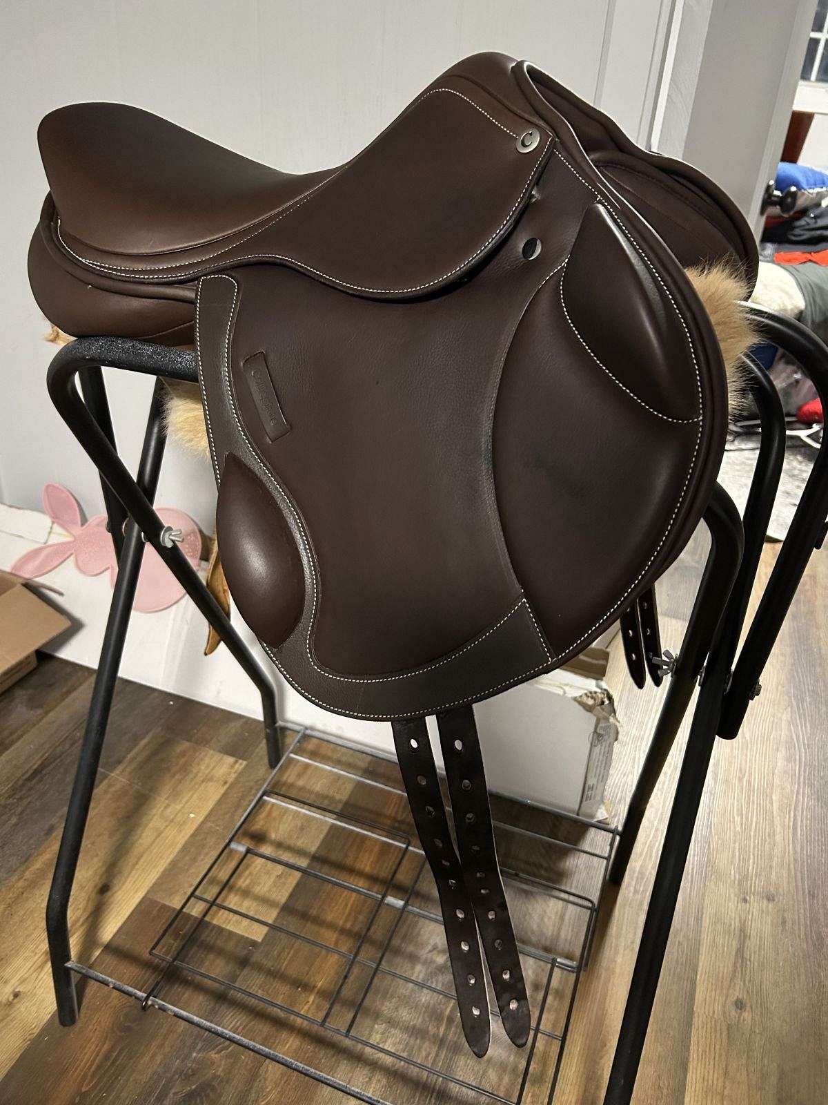 Collegiate Degree Mono Event Saddle