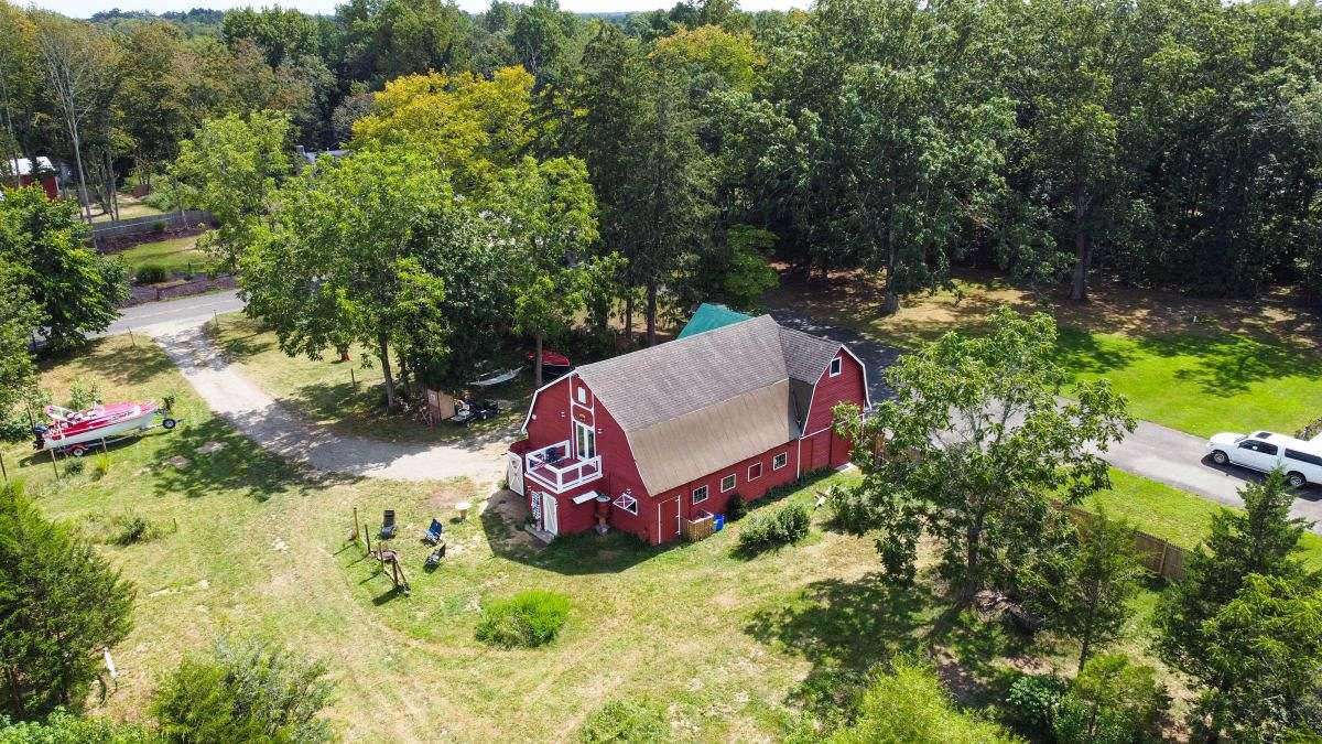 5 Acres With Amazing Barn