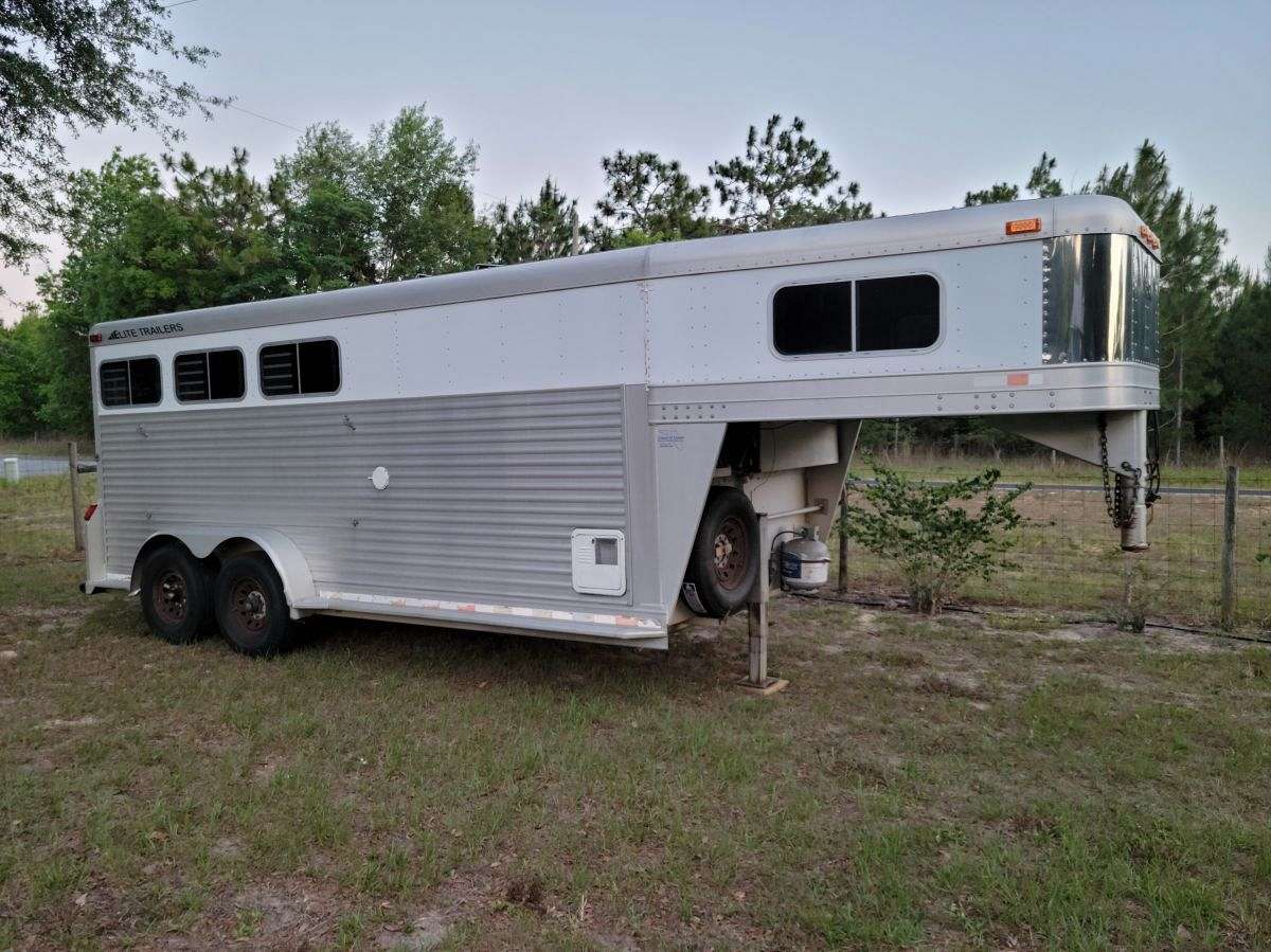 Well loved Mustang Elite Weekender