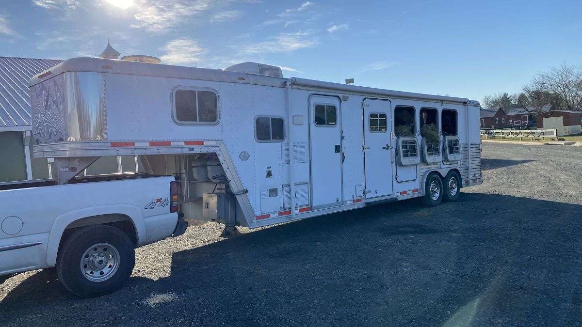 1999 Featherlite 4H w/ Weekender