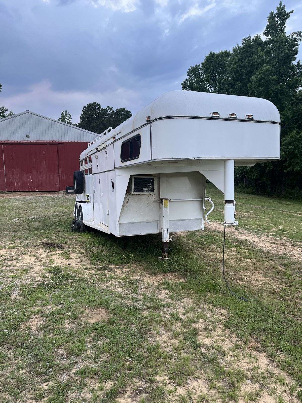 2 horse gooseneck trailer
