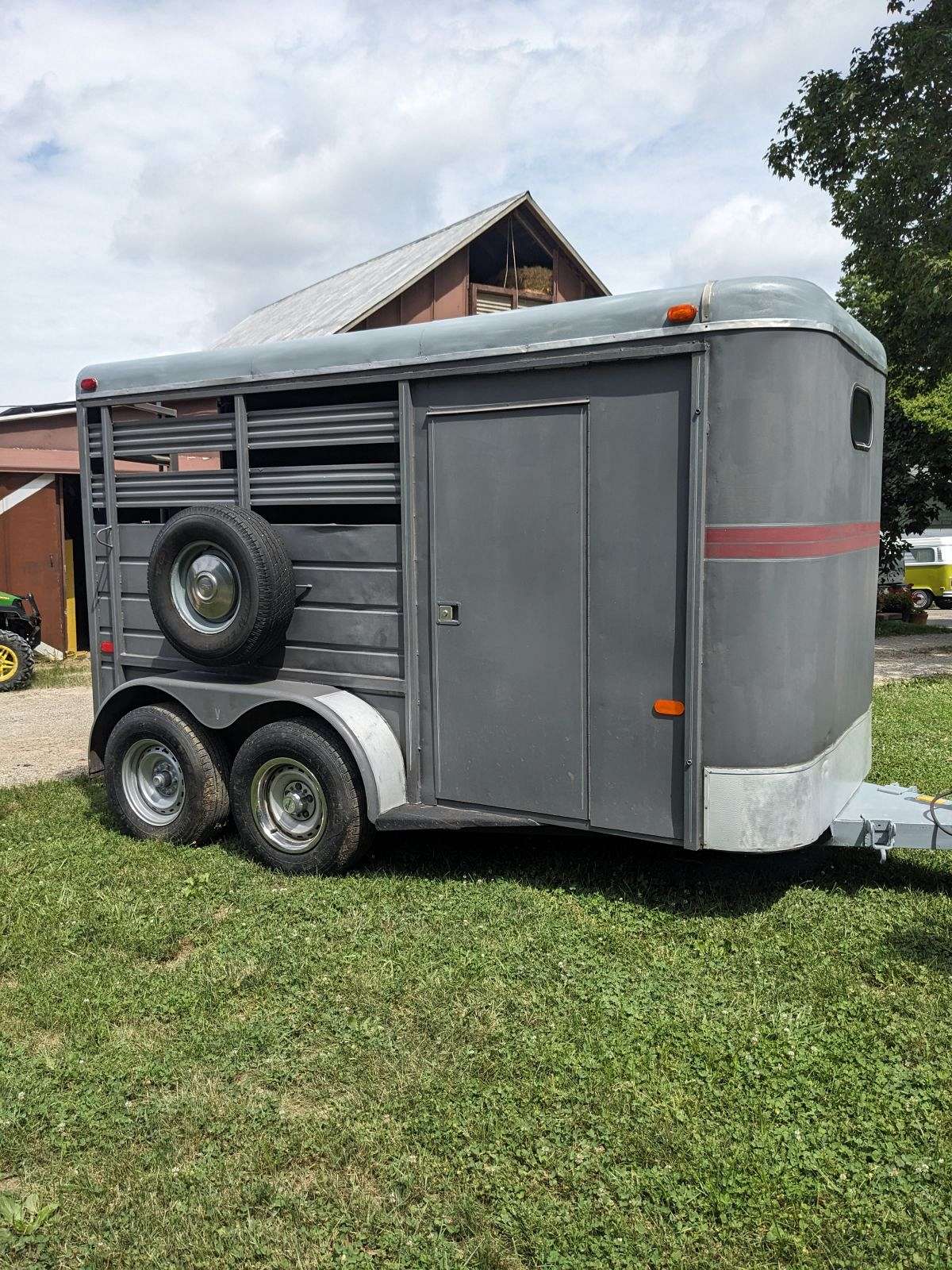 2 horse slant bumper pull