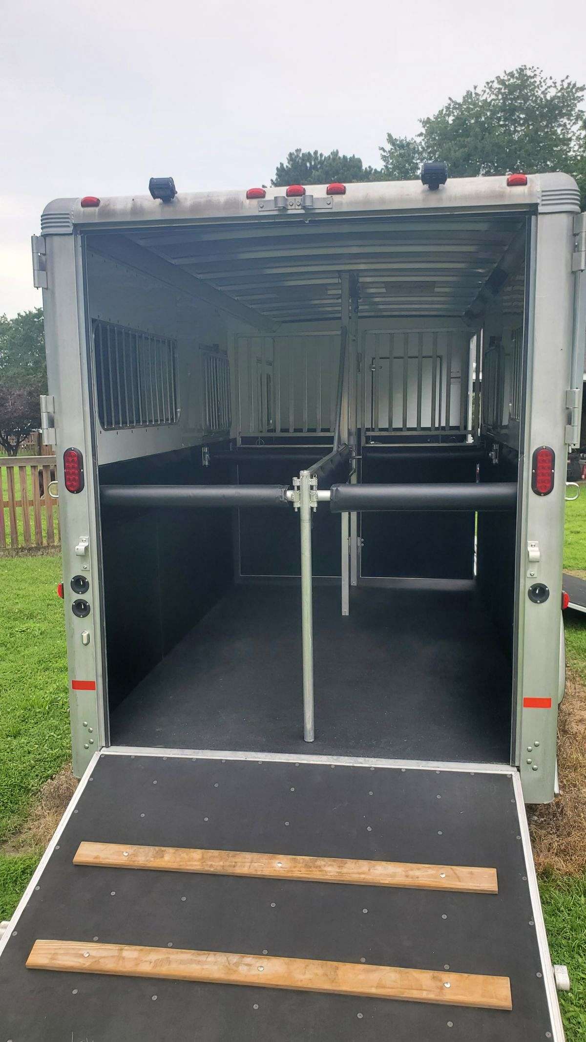Hard to Find. Sundowner 2+1 Charter Tr Se Horse Trailer