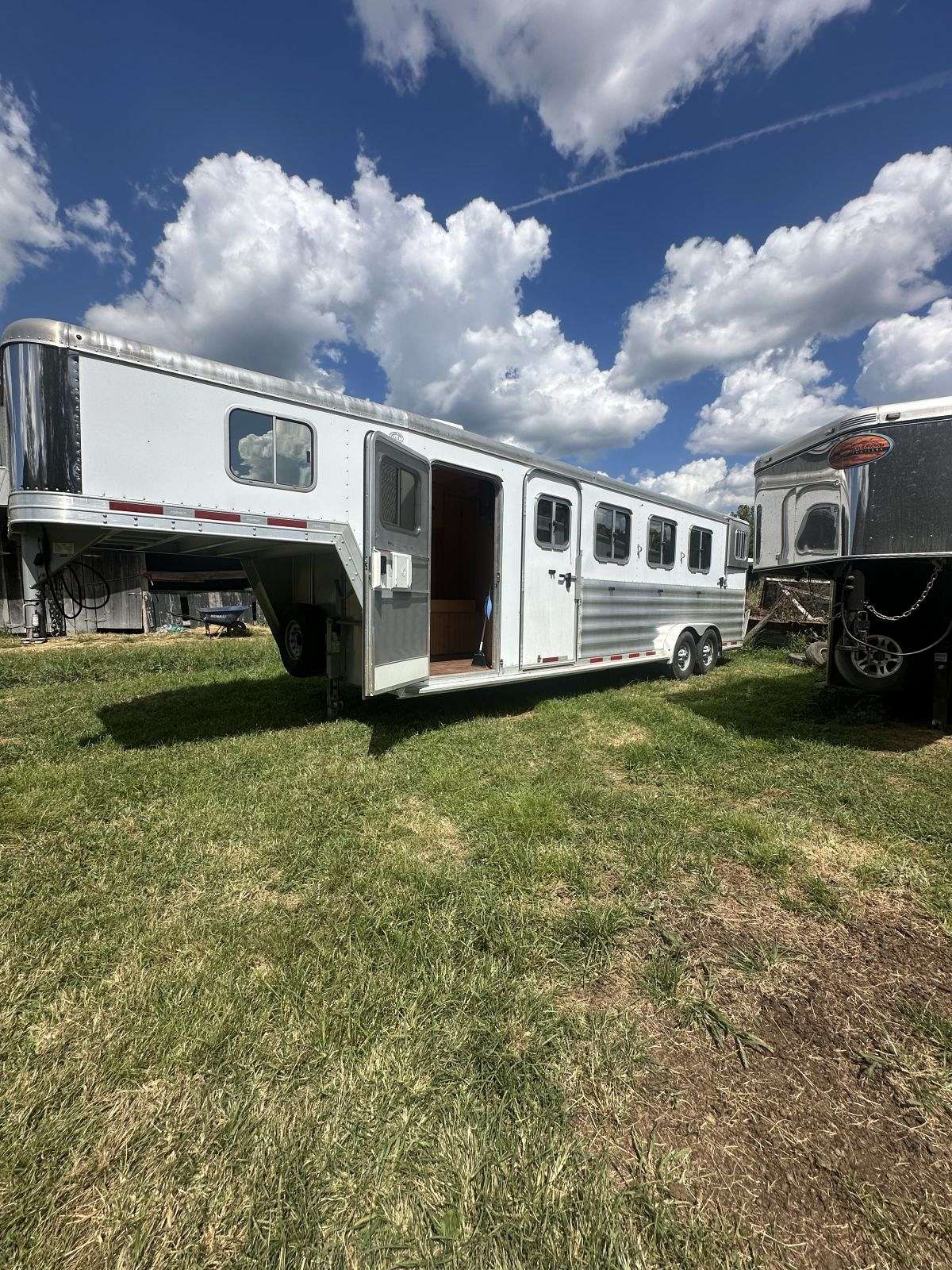 Featherlite 4 Horse With Custom Weekender LG