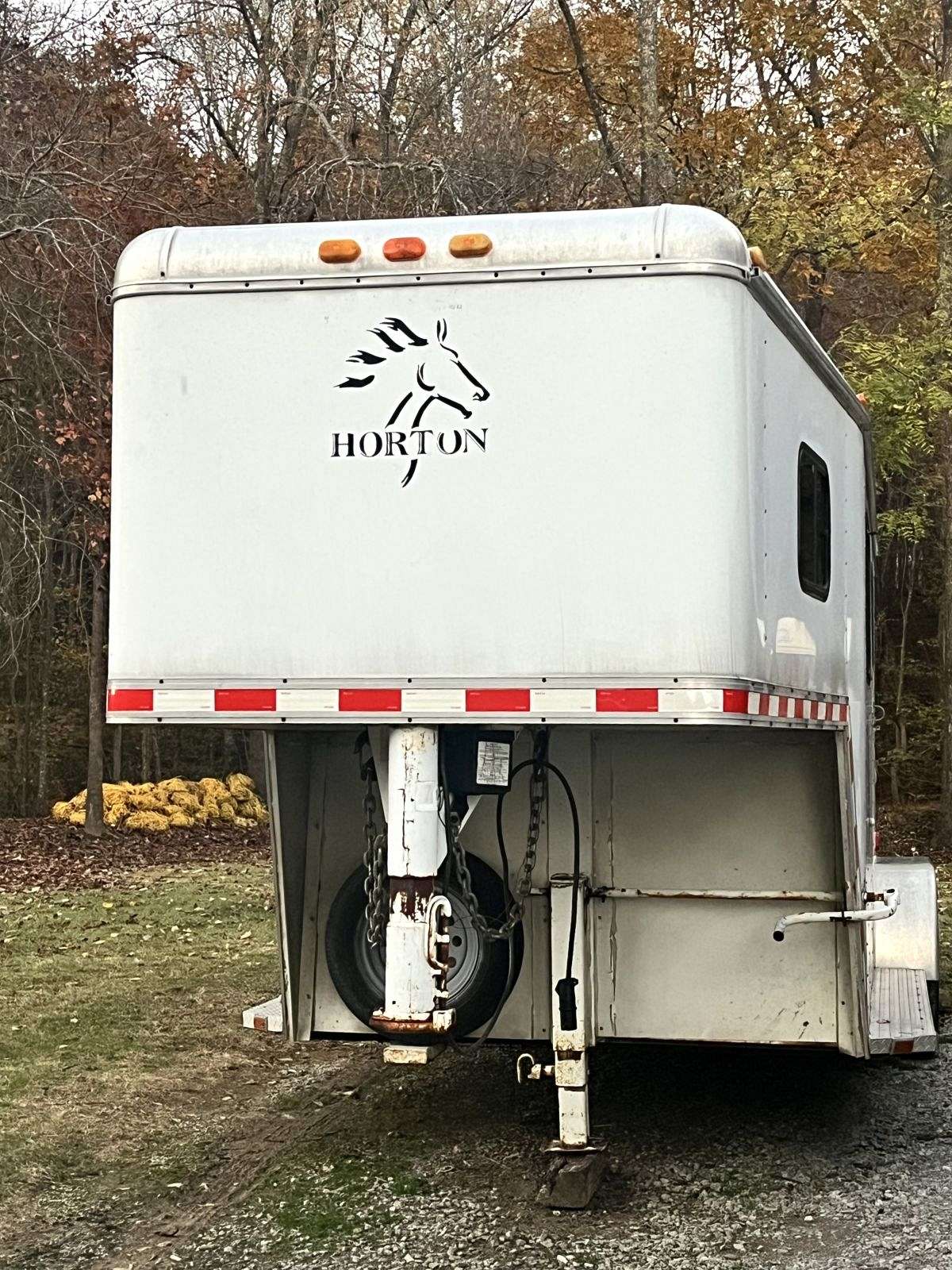 2002 Horton Gooseneck Horse Trailer – Super Clean & Versatile – $7,500