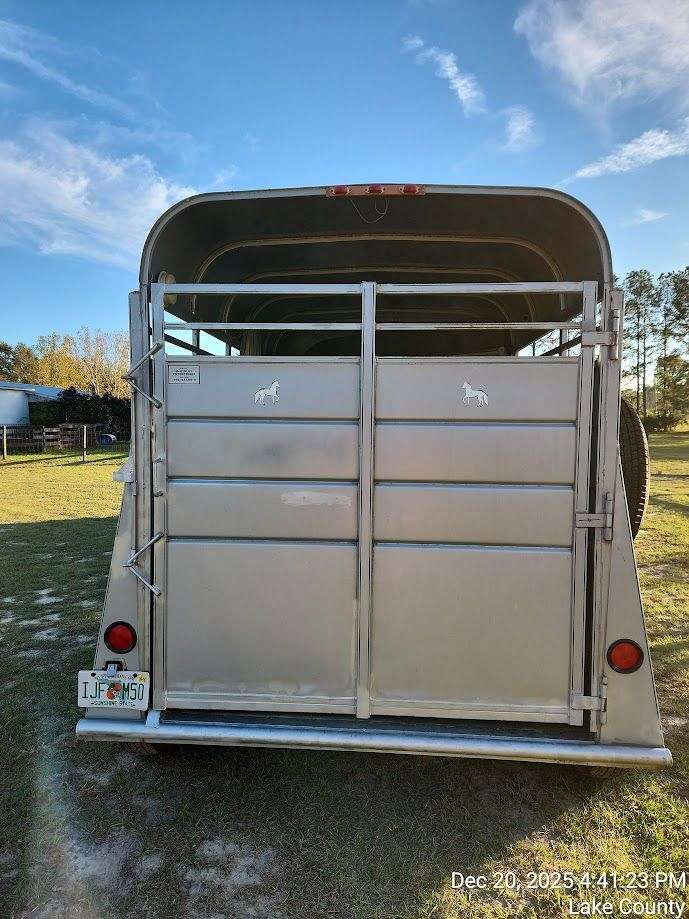 Two-Horse Slant Load Bumper Pull 2006 Horse Trailer