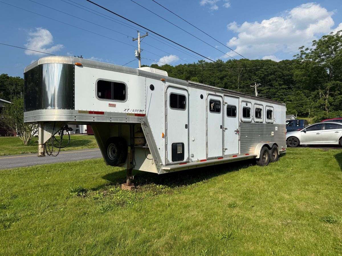 2001 Exiss 4H Slant Load LQ Horse Trailer
