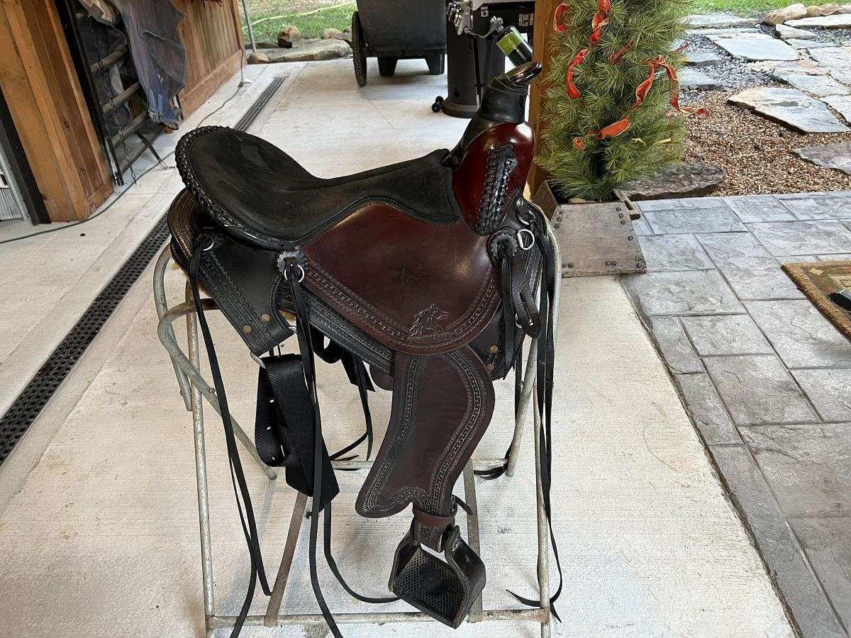 New 16 Inch Medium Brown Synergist Trail Saddle