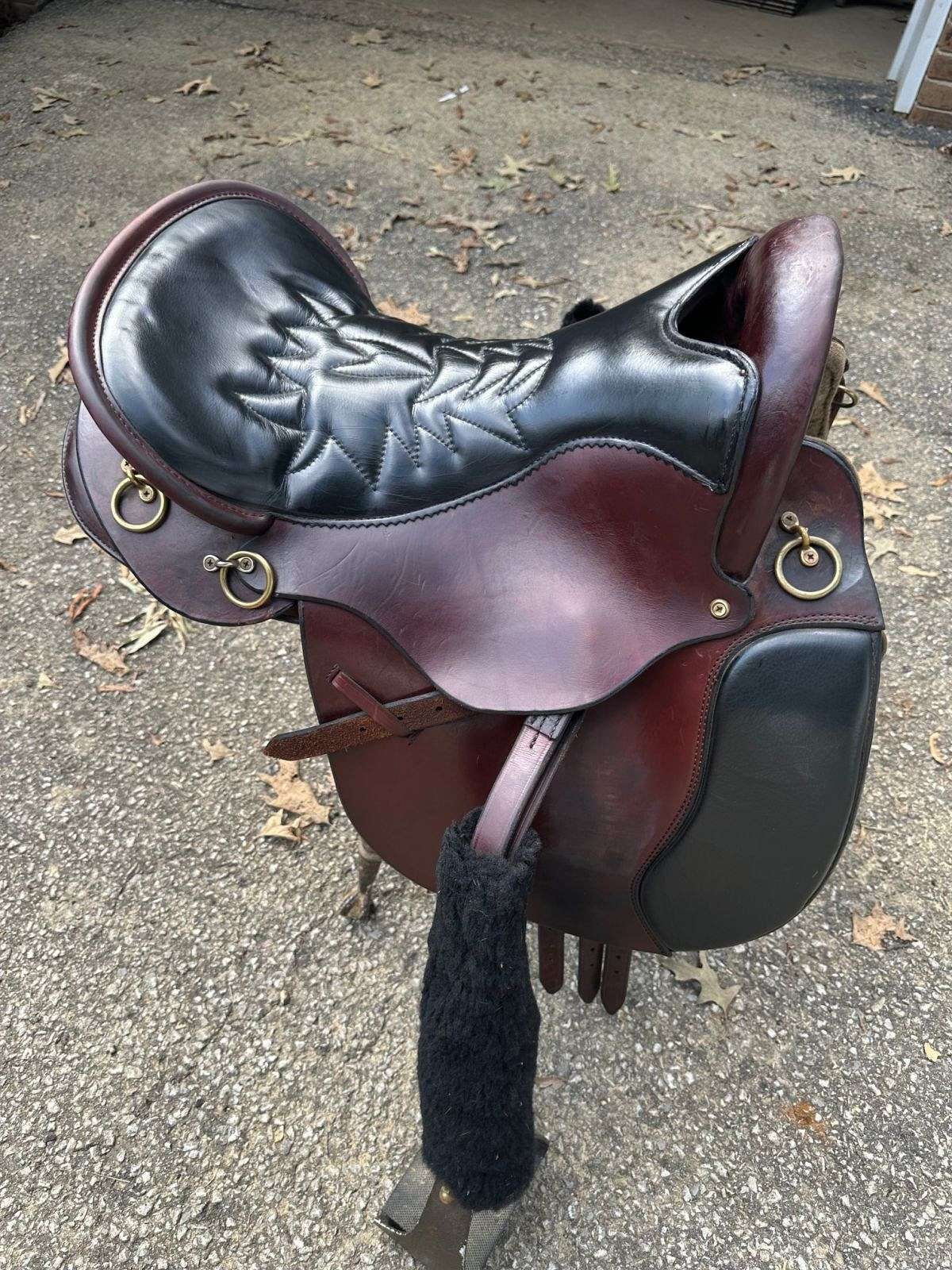 Tucker Equation Endurance Saddle 16-1/2" Medium Tress