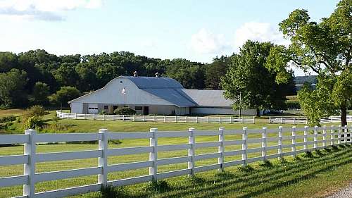 White Barn Stables on EquineNow