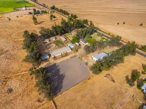 Sunny Horse Boarding on EquineNow