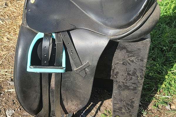 17.5 Kincade dressage saddle