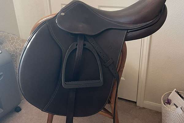 Dover Saddlery Circuit Premier English Saddle