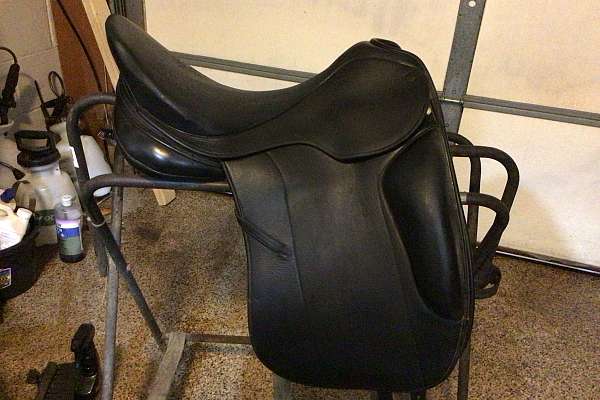 Sommer Savoie Flextra Dressage Saddle 18 inch