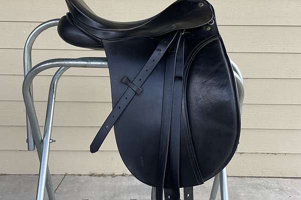 County WB Dressage Saddle