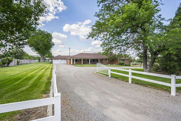 935 Foothill Road, Reno NV Luxury Equestrian Estate