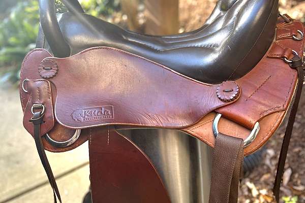 Kuda Saddle