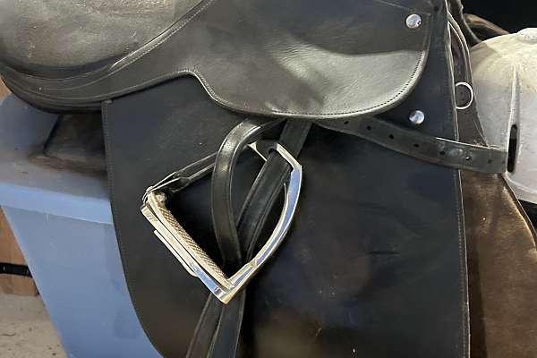 Cutback saddle saddle seat many sizes