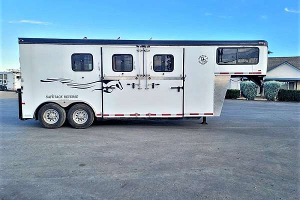 Pending Sale 2018 Double D 3 Horse Slant W/Option of Reverse Load