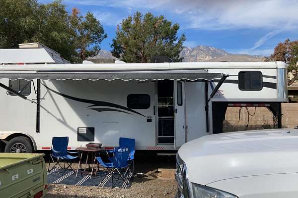 2016 Bison Ranger LQ w/slide 2 horse