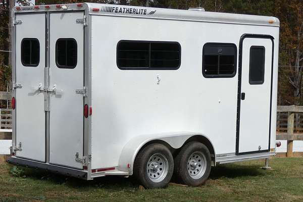 2000 Featherlite 2 horse step up straight load - great shape!