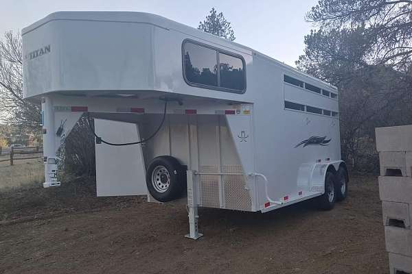 2022 Titan Avalanche 2 horse slant load goose neck trailer