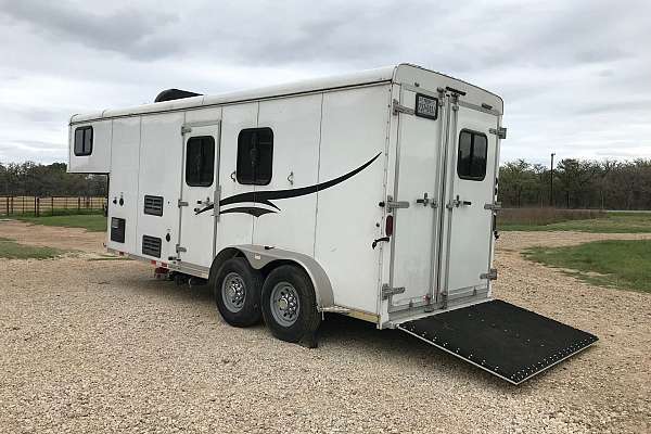 2016 Bison Trail Hand 2 Horse with Living Quarters