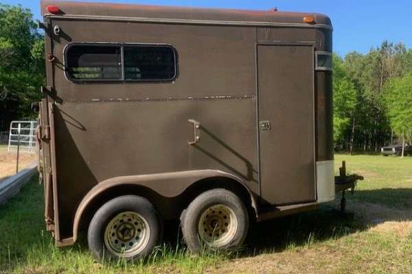 2 horse straight load bumper pull