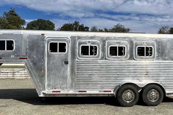 Exiss Eventer 3 horse slant goose neck