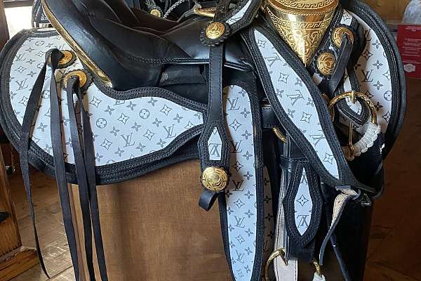 Custom LV saddle