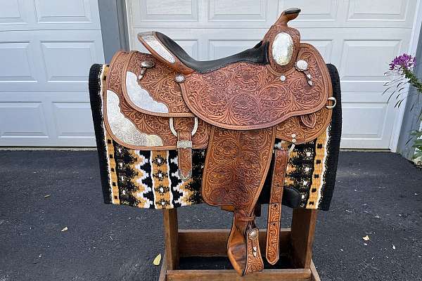 Beautiful Circle Y show saddle