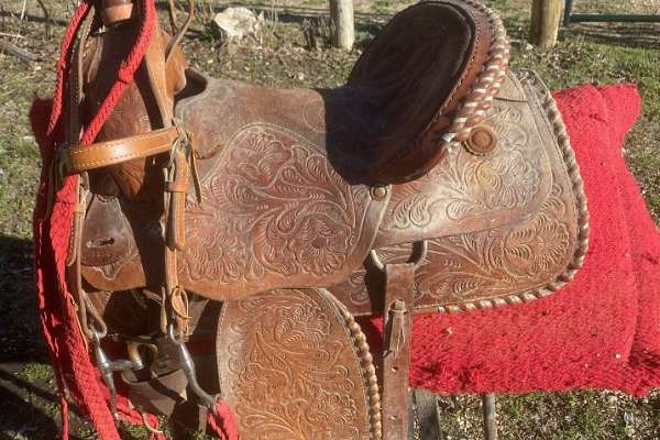 Western saddles, Headstalls, & Tack