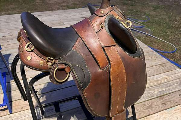Stockman Bush Rider with Horn and Wide Seat Australian Saddle