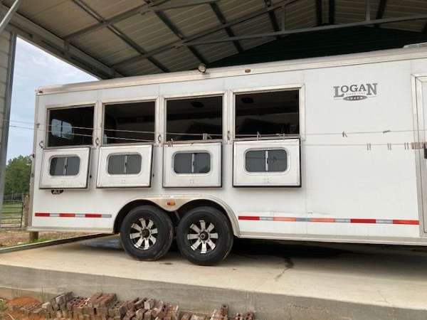 2012 Logan Coach 4 Horse Weekend Package